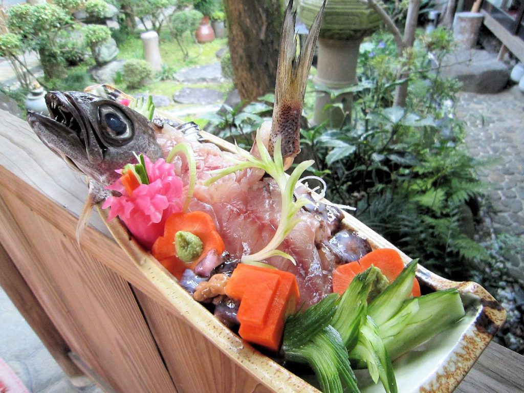 黒ムツの姿造り！脂の乗った赤い刺身 | 奈良の宿大正楼